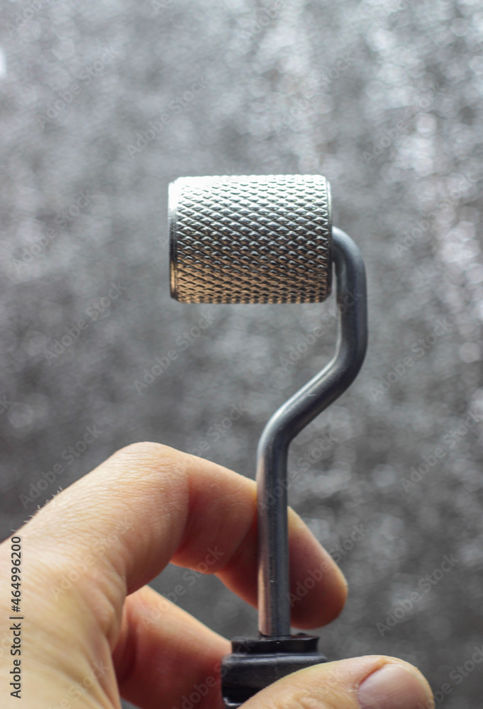 Roller for rolling vibration isolation and sound insulation of the car ...