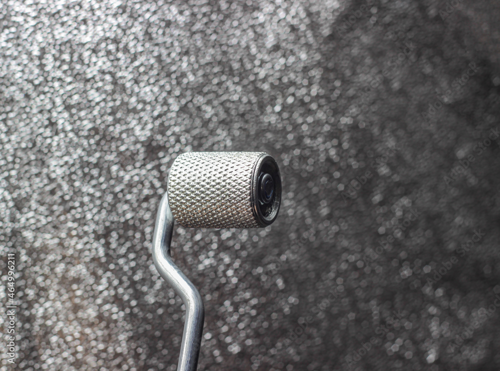 Roller for rolling vibration isolation and sound insulation of the car ...