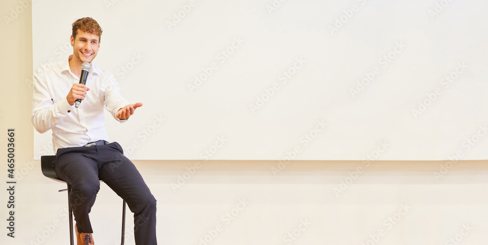 Geschäftsmann als Redner bei Start-Up Business Konferenz Stock Photo ...