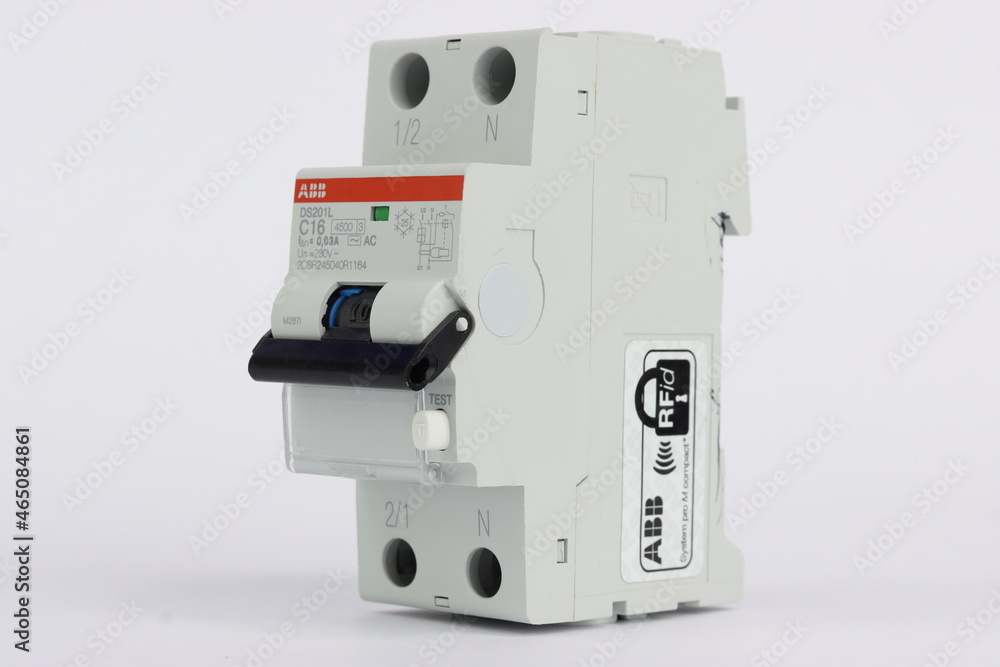 ABB DS201 is an RCBO 1P+N with a width of two modules to protect single-phase end-user circuits ...