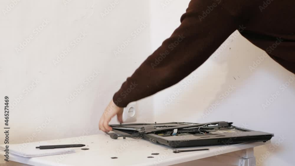 The man smashed laptop with hammer. Error, does not turn on, system ...