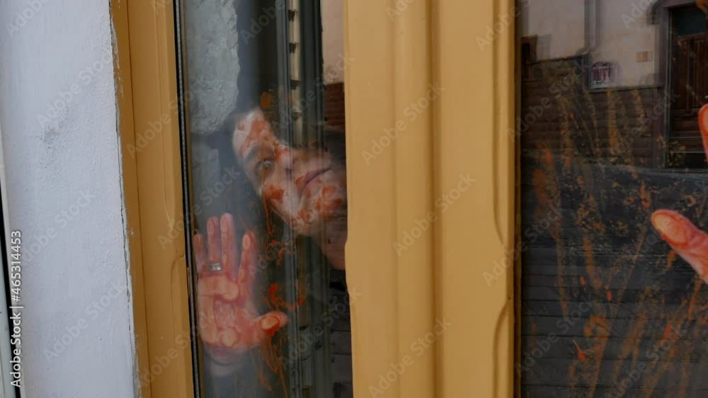 Vidéo Stock scary woman covered in blood on both hands and face, at the ...