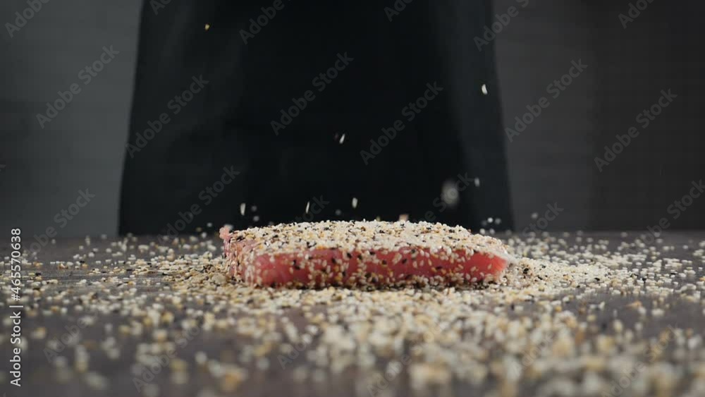 Vidéo Stock Piece of tuna fish falling into heap of black and white ...