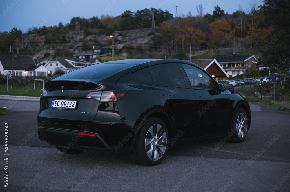 Tønsberg, Norway - October 27, 2021: black Tesla model Y Long Range ...