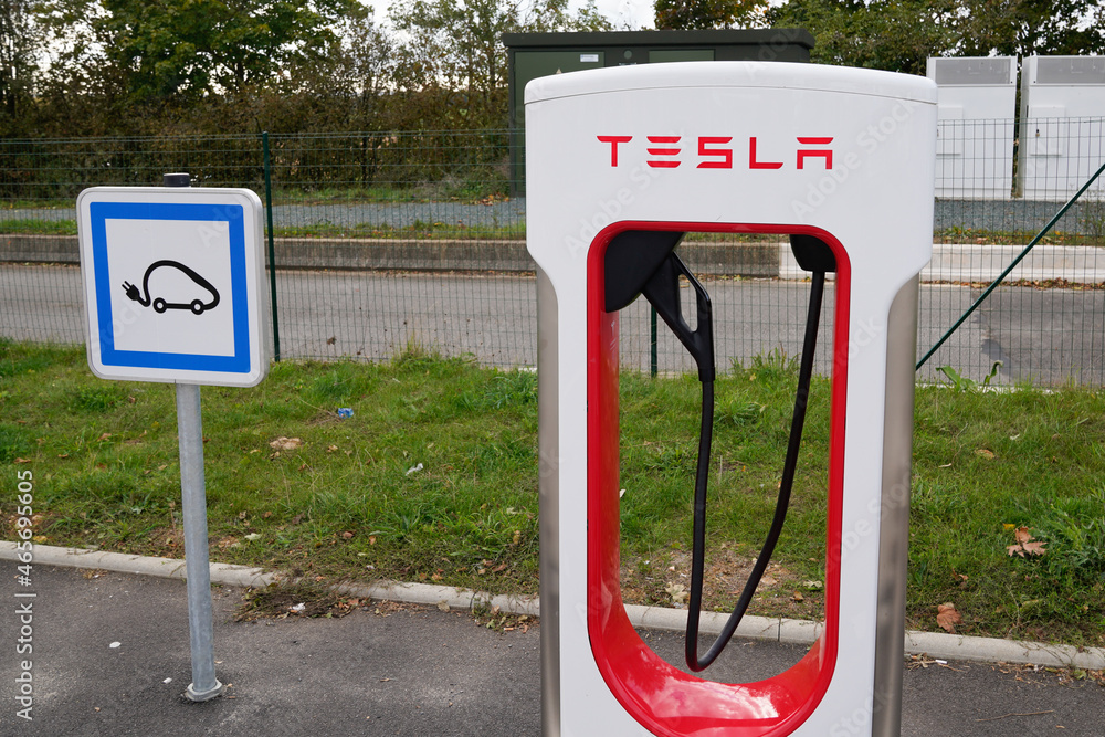 Tesla Supercharger with logo sign for ev modern electric vehicle car ...