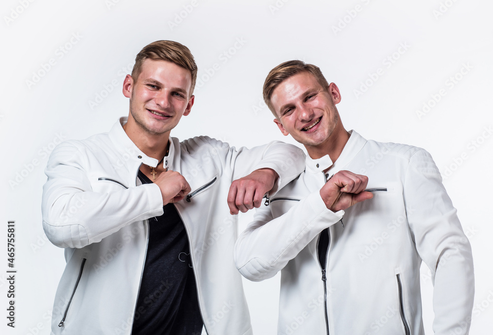 twin brothers men in white casual clothes look alike, together Stock ...