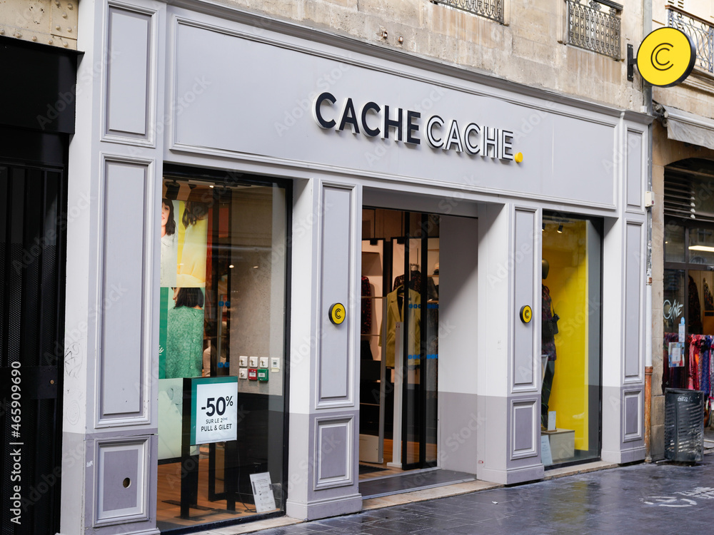 cache cache logo store c text and sign brand shop women clothes Stock ...