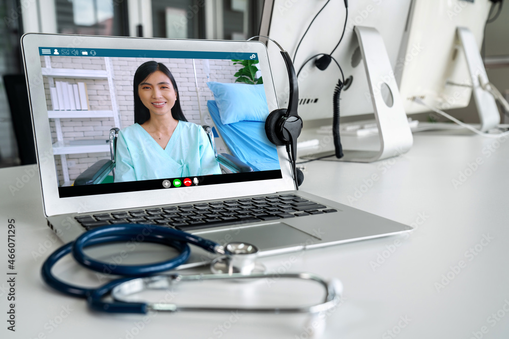 Telemedicine service online video call for doctor to actively chat with ...