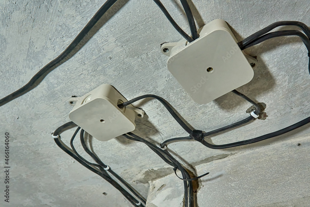 Electrical installation and electrical cable connection using external ...