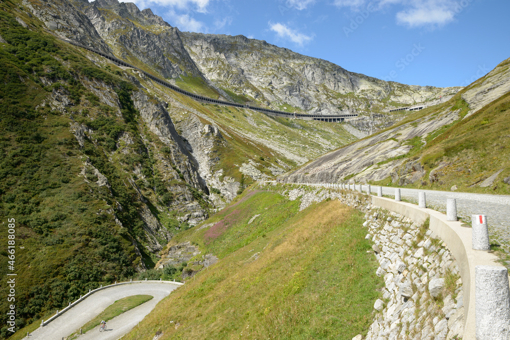 le col du Saint-Gothard et la route de la Tremola - Suisse Stock Photo ...