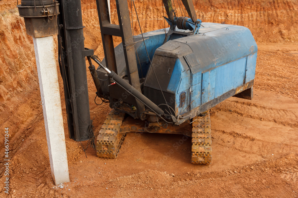 Pile driving machine. Diesel hammer pile driving machine working on ...
