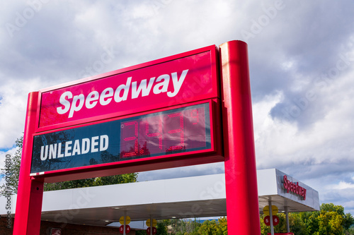 Speedway sign, logo at convenience store and gas station exterior ...