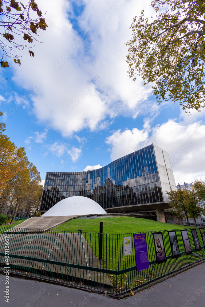 Paris, France - 3 novembre 2021: Vue extérieure du siège social du ...