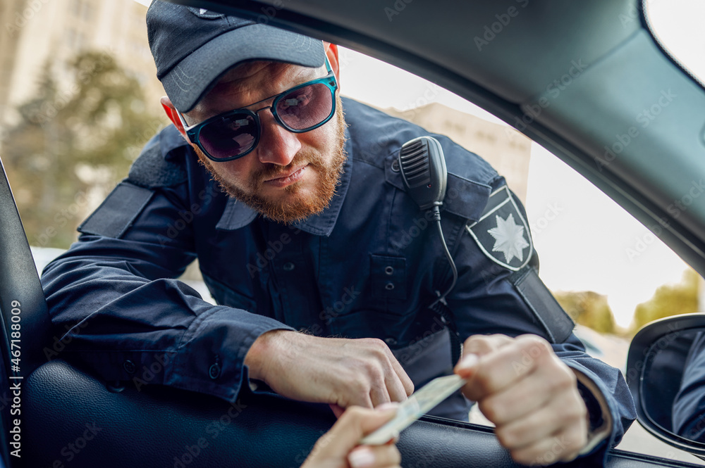 Police officer takes driver's license from driver foto de Stock | Adobe ...