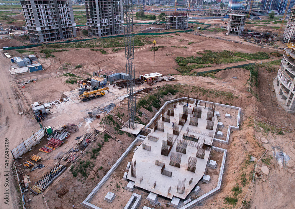 Foto de Сonstruction site with foundation pit for monolithic reinforced ...