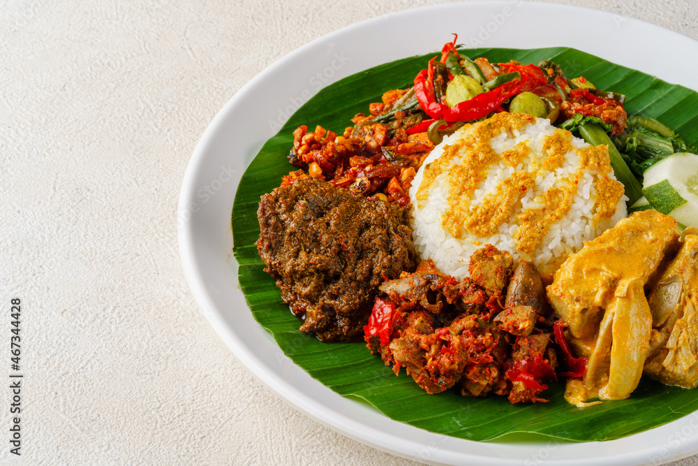 Foto de Beef Rendang or Nasi Rendang Sapi is a Minang dish originating ...