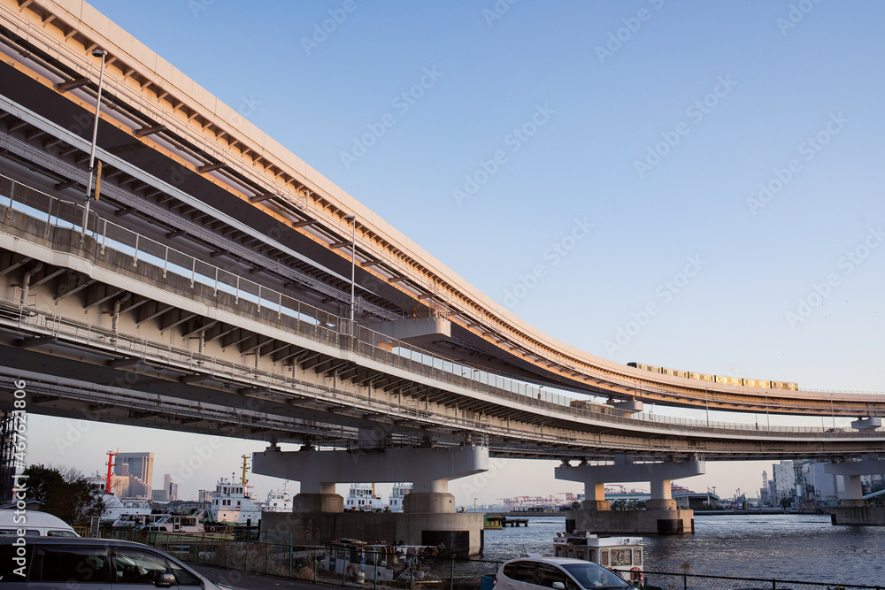 Rainbow Bridge loop and Yurikamome Train in Tokyo レインボーブリッジのループ橋を走る ...