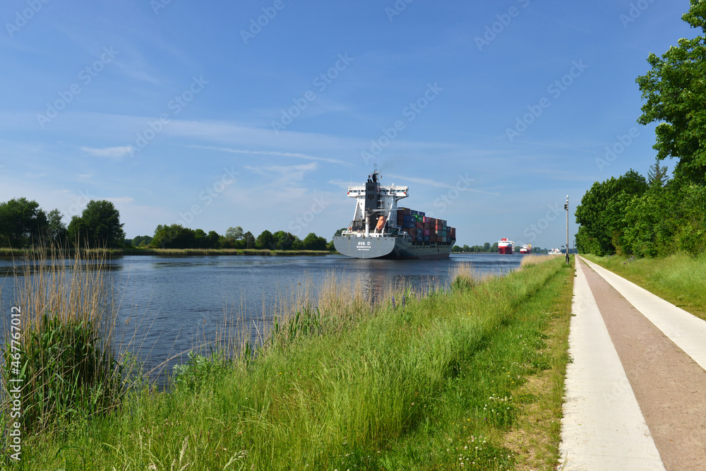 Containerschiff im Nord-Ostsee-Kanal Stock Photo | Adobe Stock