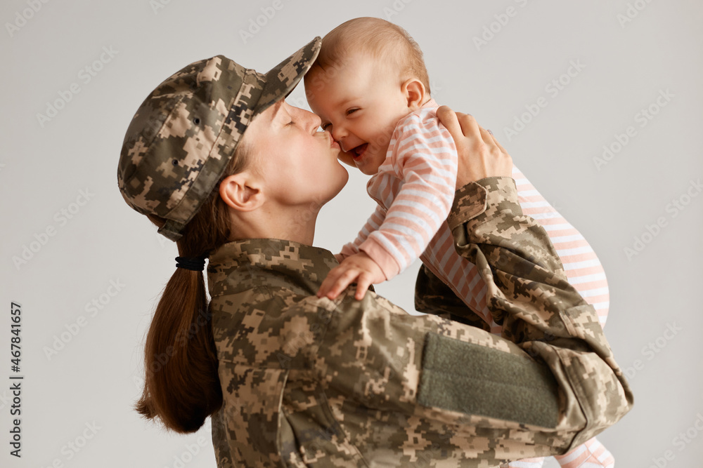 Fotografia do Stock: Indoor shot of happy emotional soldier woman ...