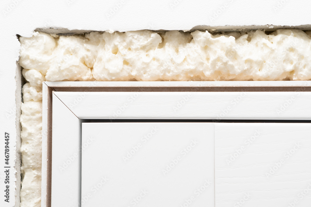 Installation of an interior door with fixation on polyurethane foam ...