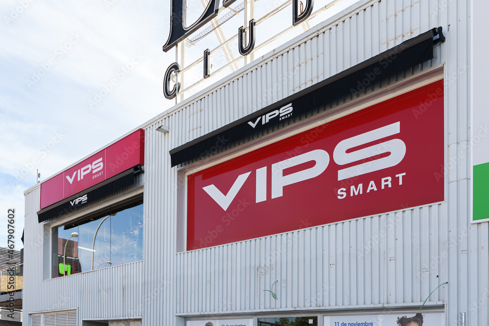 Foto de LA ELIANA, SPAIN - OCTOBER 27, 2021: Vips is a restaurant chain ...