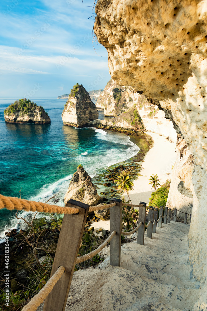 Stunning view of the Diamond Beach bathed by a turquoise sea. Diamond ...