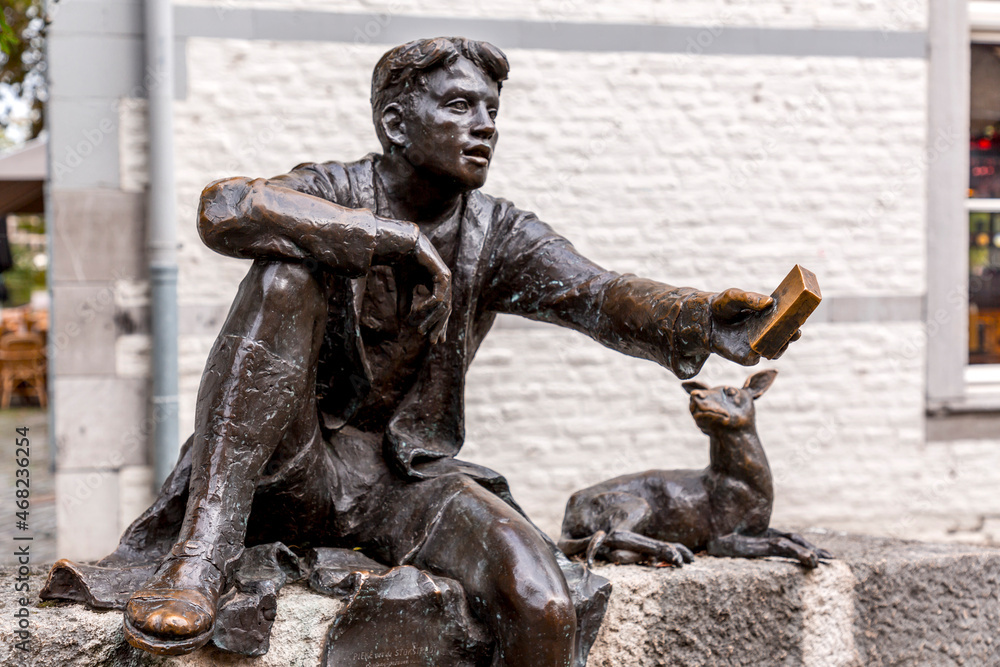 Statue of Pieke oet de Stokstraot in Maastricht, Netherlands Stock ...