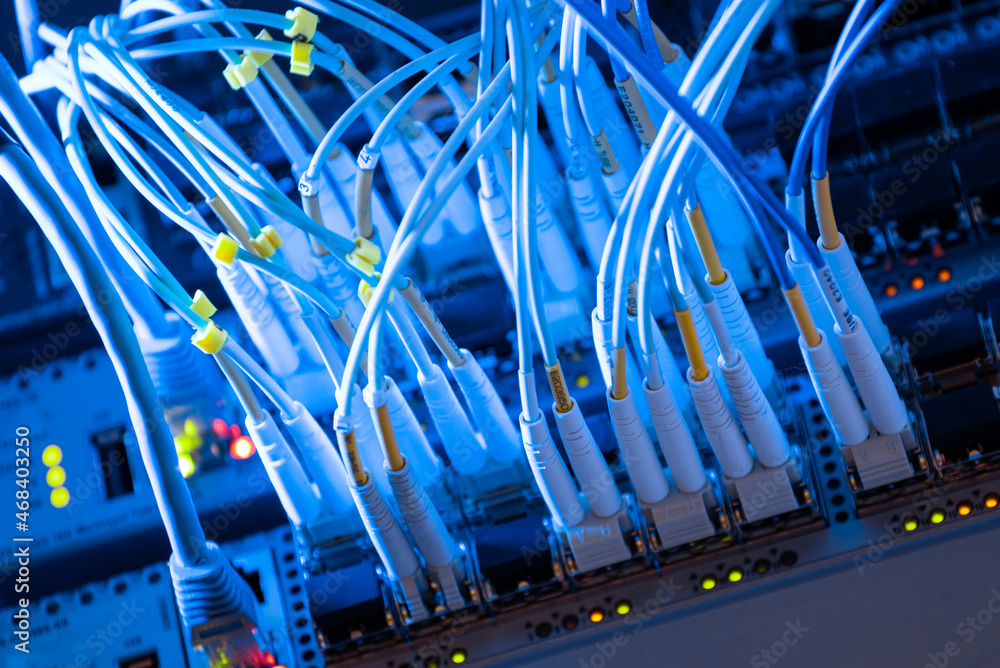 MDS optical switch connections in data center cloud. Cloud storage ...