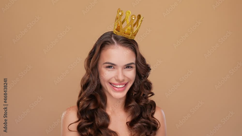 Be queen spa therapy lady wear tiara photo isolated pastel color ...