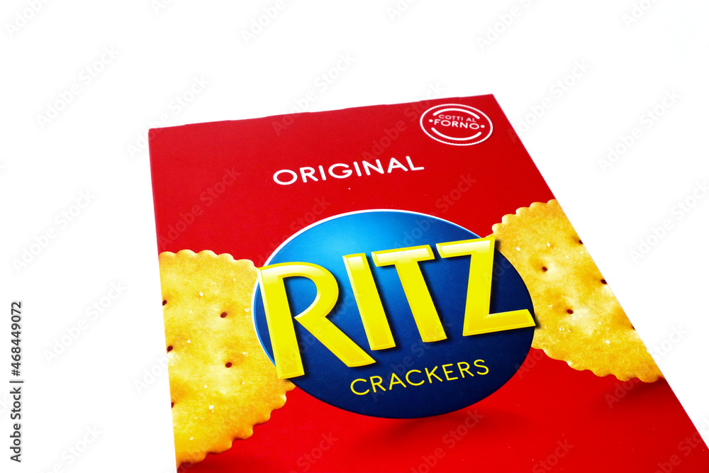 Foto de Italy – November 10, 2021: RITZ Crackers. Ritz is a brand ...