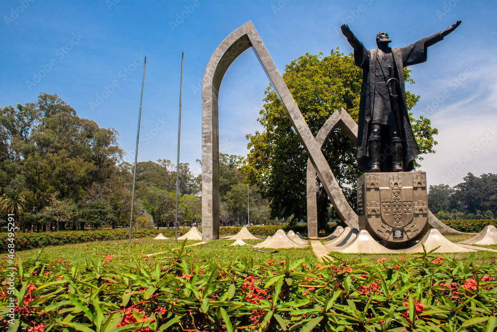 Statue of the Portuguese explorer Pedro Álvares Cabral in front of ...