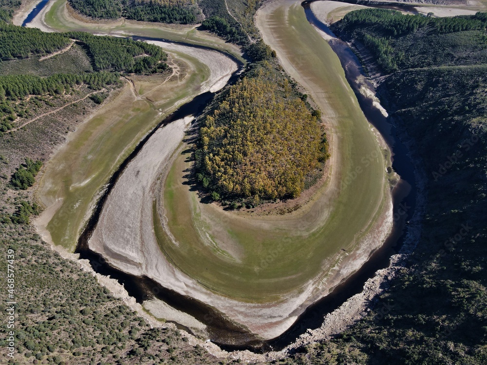 vista aerea del Meandro del Melero entre las provincias del Caceres y ...
