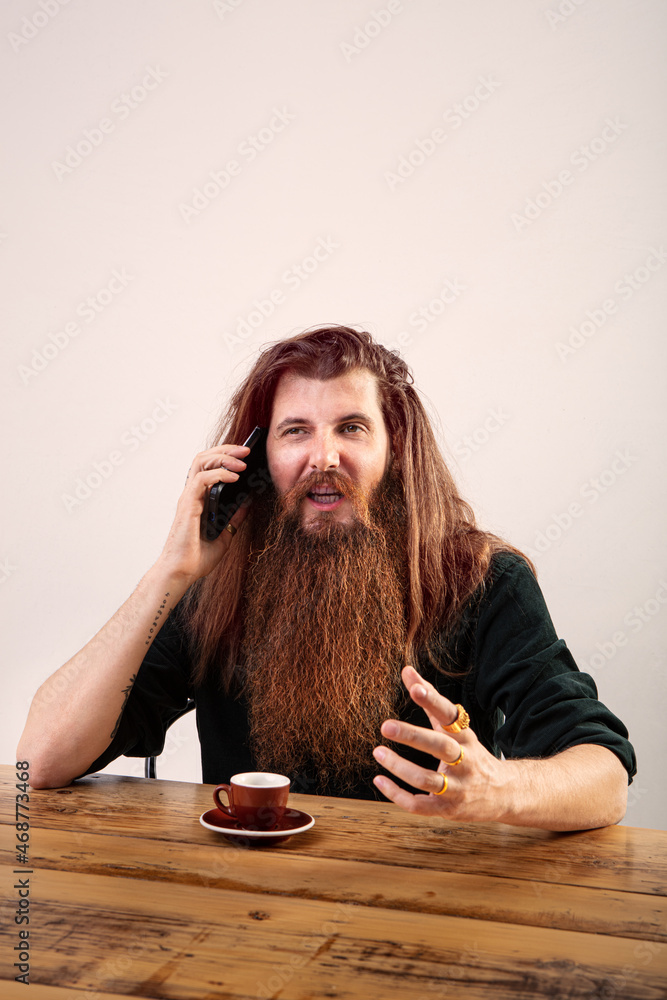 barbone, barba, barba lunga, stress, nervoso, pensieroso, urlo ...