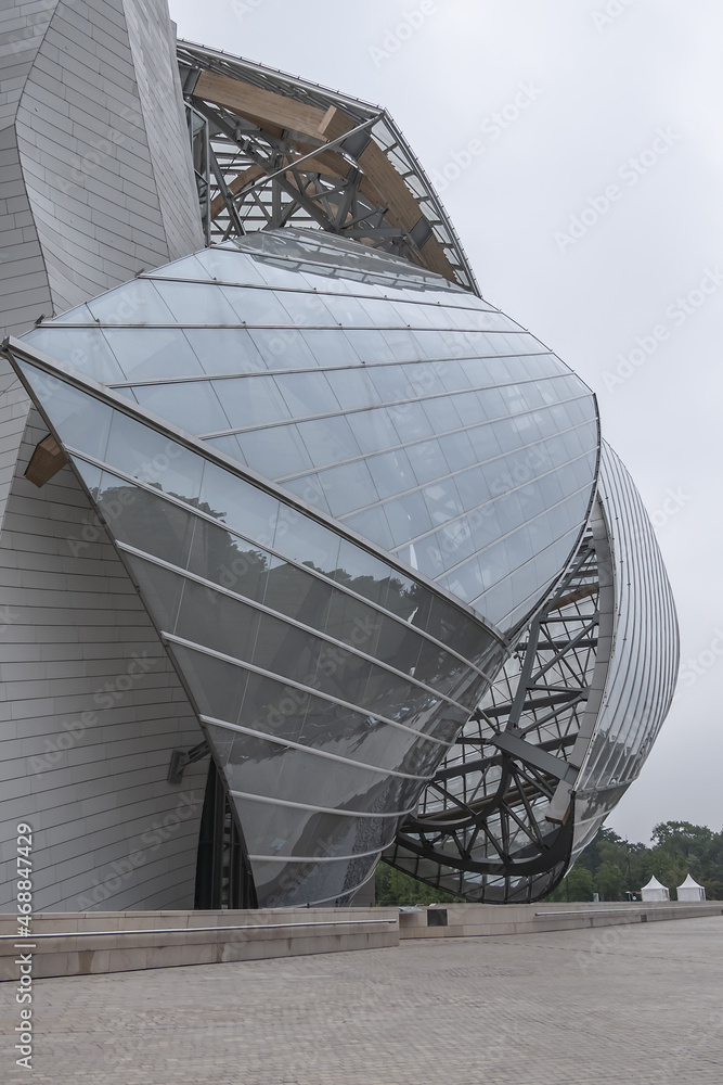 Modern architecture of Louis Vuitton Foundation (2014). Louis Vuitton ...