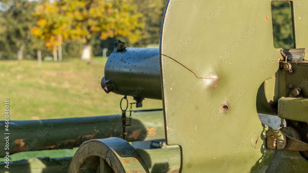Foto de Close-up view of the ancient machine gun system of Old Maxim ...