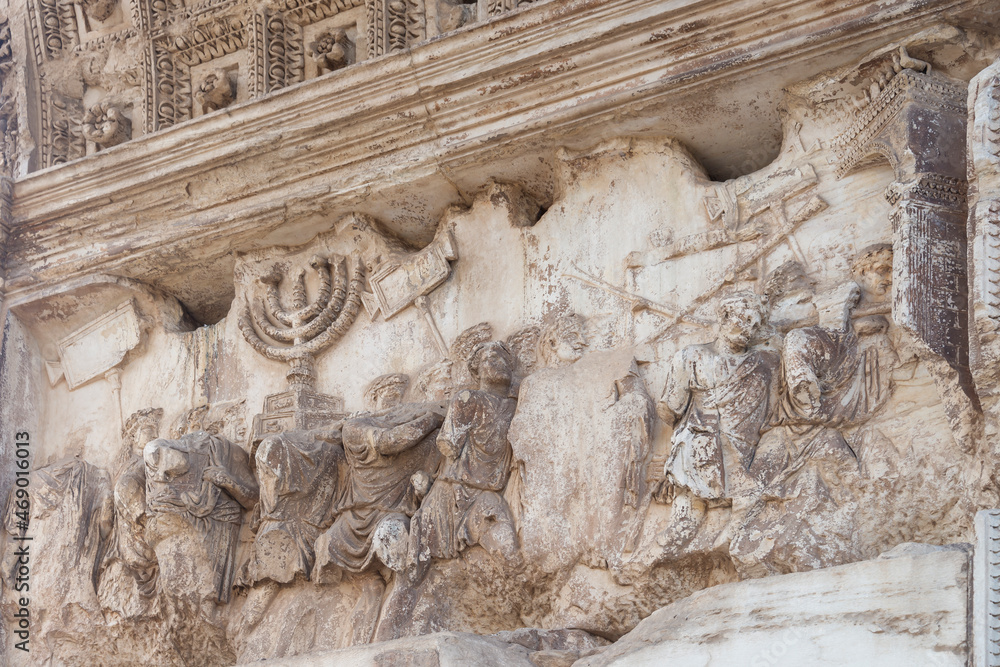 Stockfoto The panel depicts the spoils taken from the Temple in ...