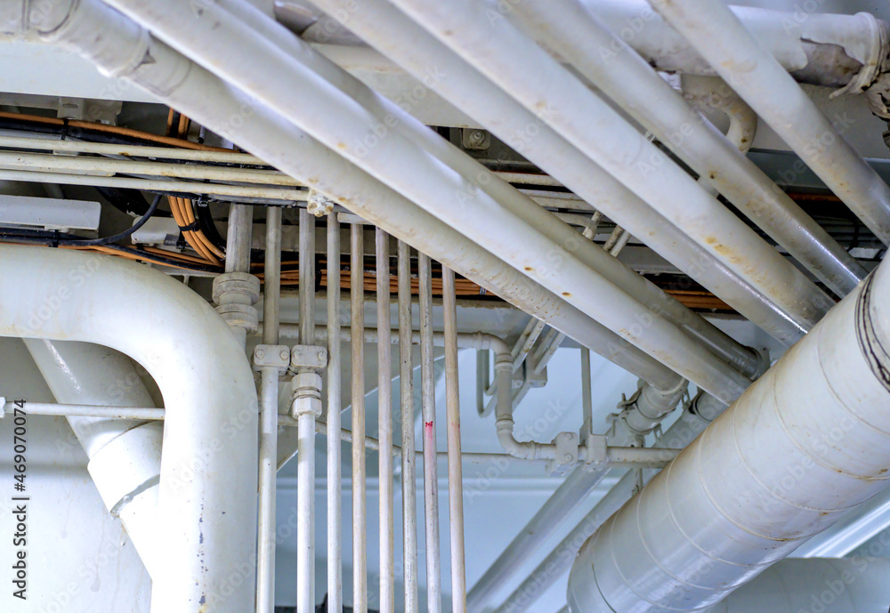Fotografia do Stock: Industrial Piping and valves. Modern Ship interior ...