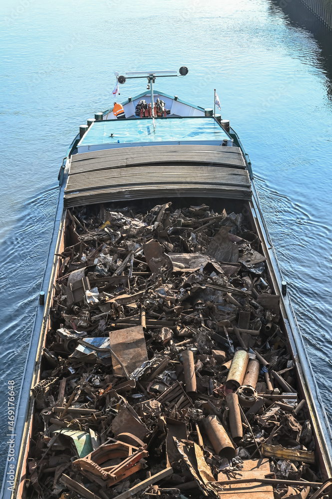 batelier navire peniche transport maritime canal industrie bateau fer ...