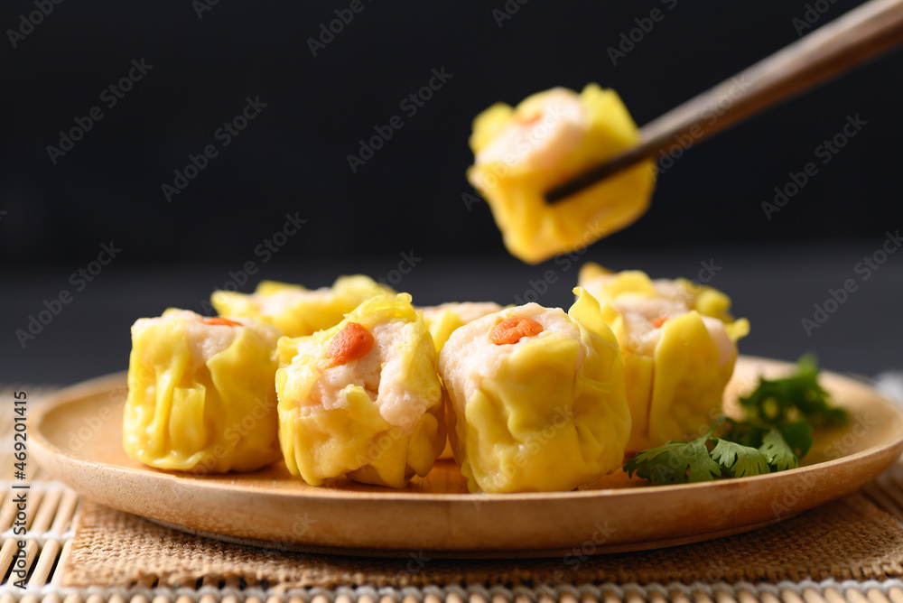 Shrimp shumai, Open-topped dumpling filled with chopped shrimp eating ...