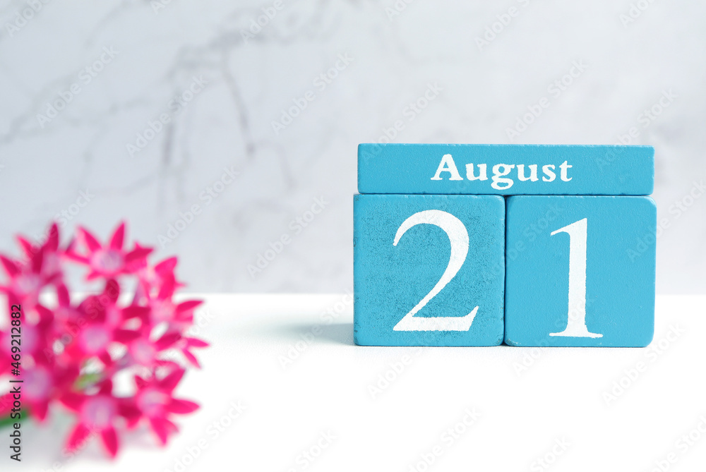 Hello August, Cube wooden calendar showing date on 21 August. Wooden ...