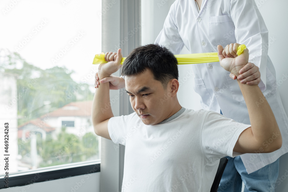 Female physiotherapists are helping male patients with arm injuries ...
