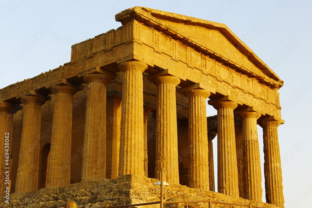 Ancient greek temple in Valle dei Templi archeological park, Agrigento ...