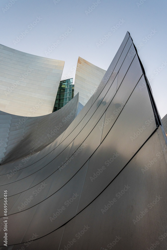 The famous Walt Disney Concert Hall from architect Frank Gehry in Los ...