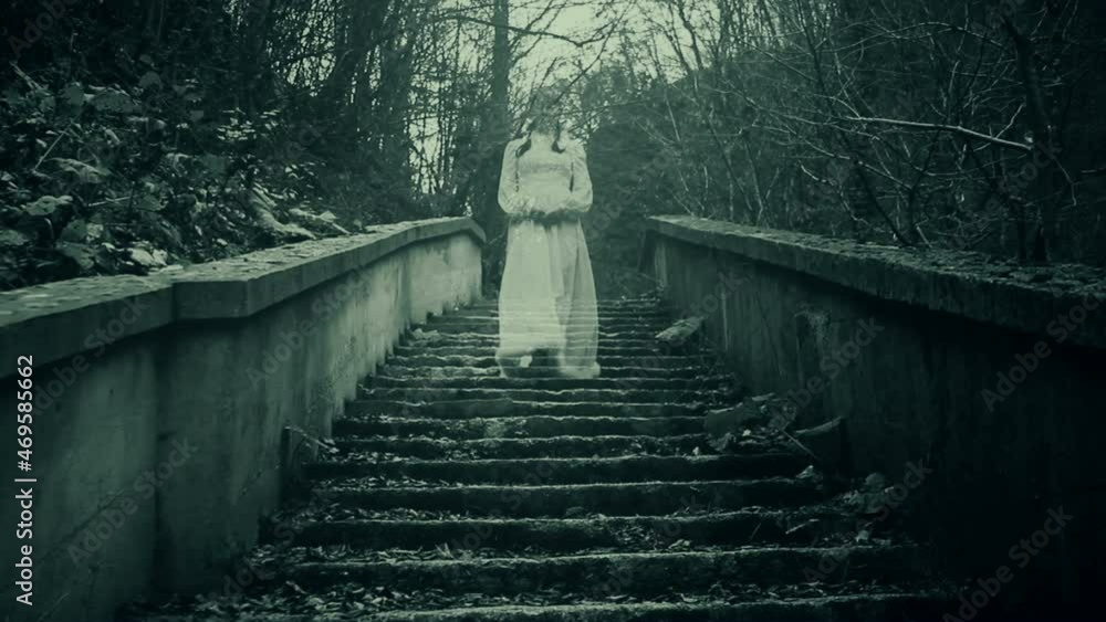 Scary female ghost walking down at the stairs vídeo de Stock | Adobe Stock