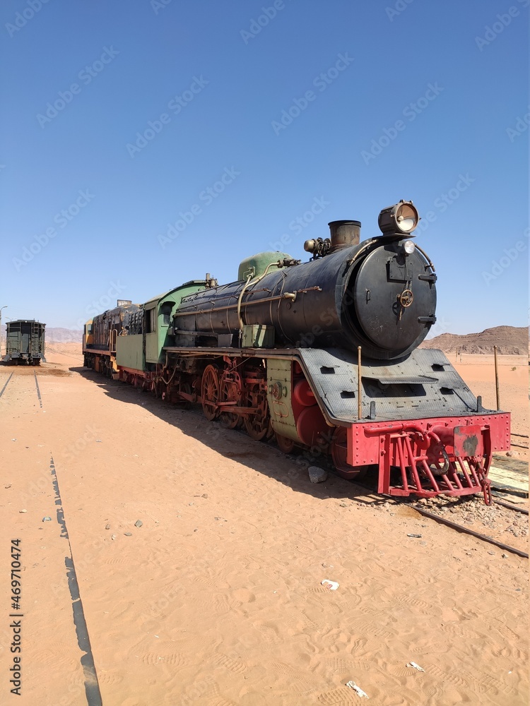 Un ancien train transformé en musée, en Jordanie, près du désert Wadi ...