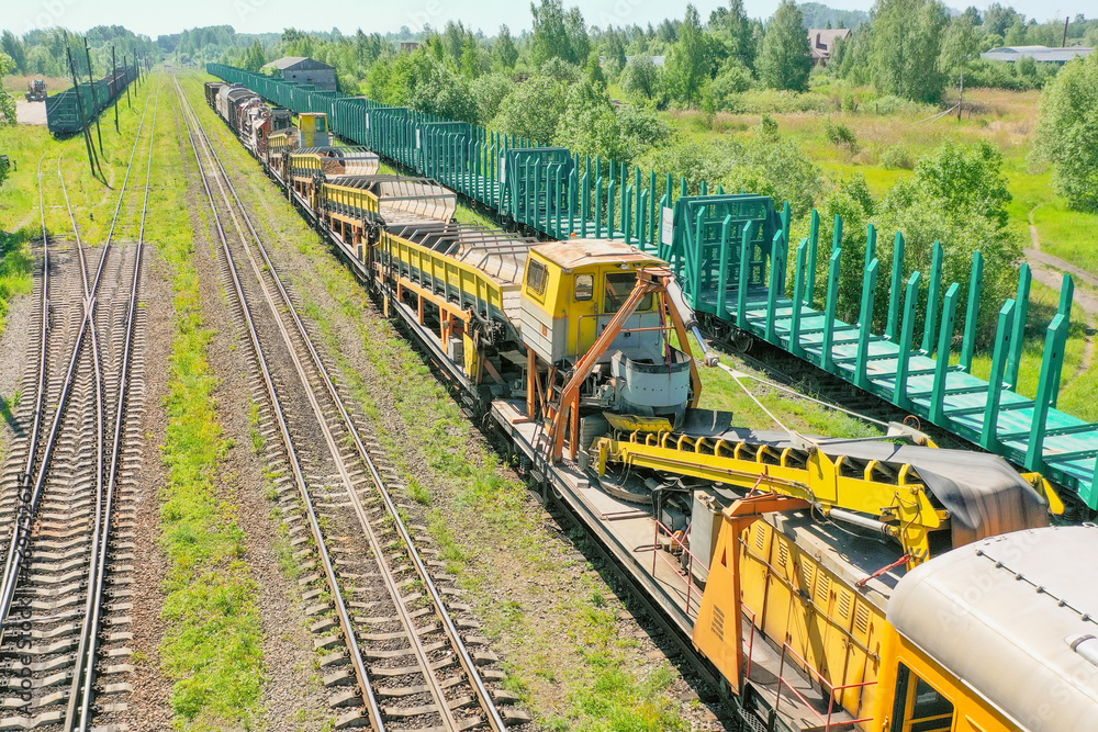 Train composition of special purpose for laying gravel and rail ...