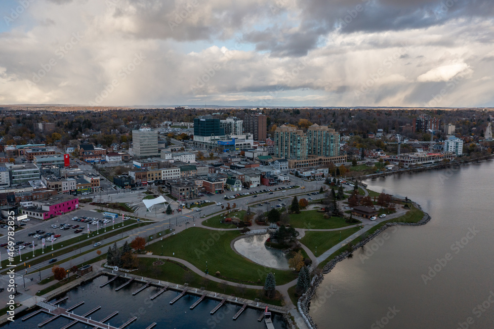 Photo sunset fall Drone view of Barrie waterfront downtown with blue ...