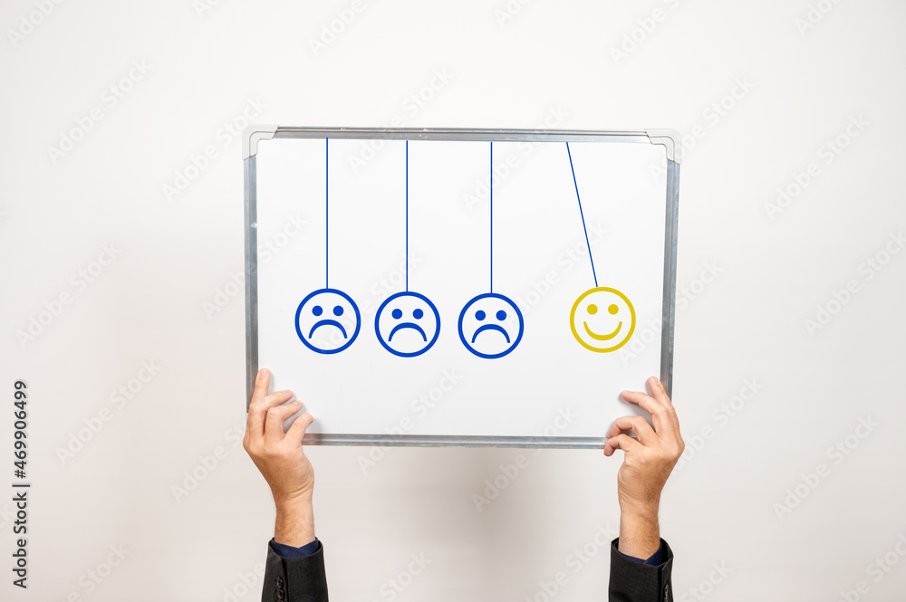 Eine Tafel auf der negative Smileys und ein positives Smiley zu sehen ...
