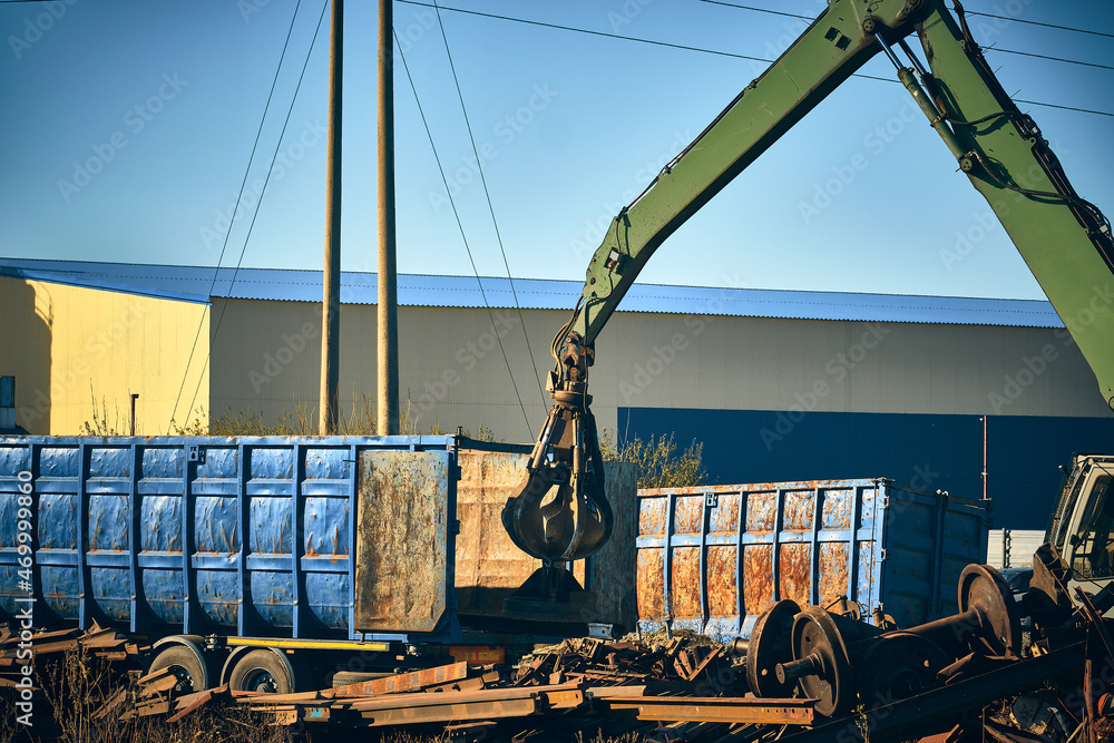 Grapper loader loads truck with scrap metal. Hand of grabber excavator ...