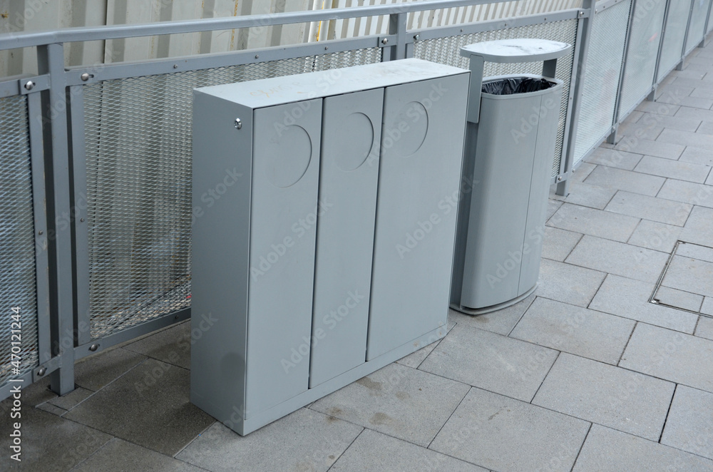 Foto Stock gray waste bin for three parts of waste with three holes for ...